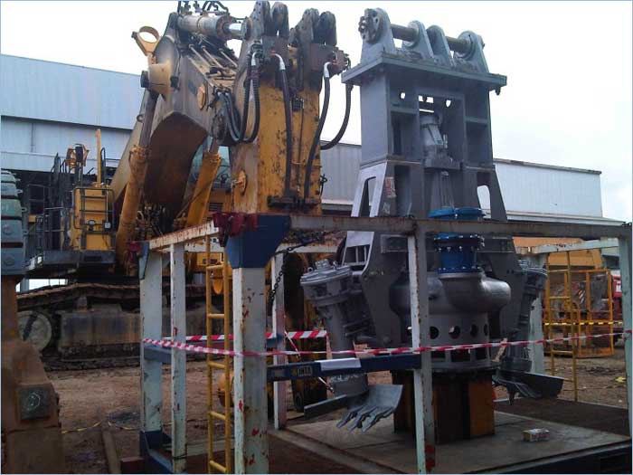 Индонезия. Насос HY400+2EXHY35 на стреле экскаватора KOMATSU PC-1800 ...