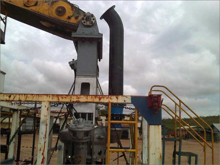 Индонезия. Насос HY400+2EXHY35 на стреле экскаватора KOMATSU PC-1800 ...